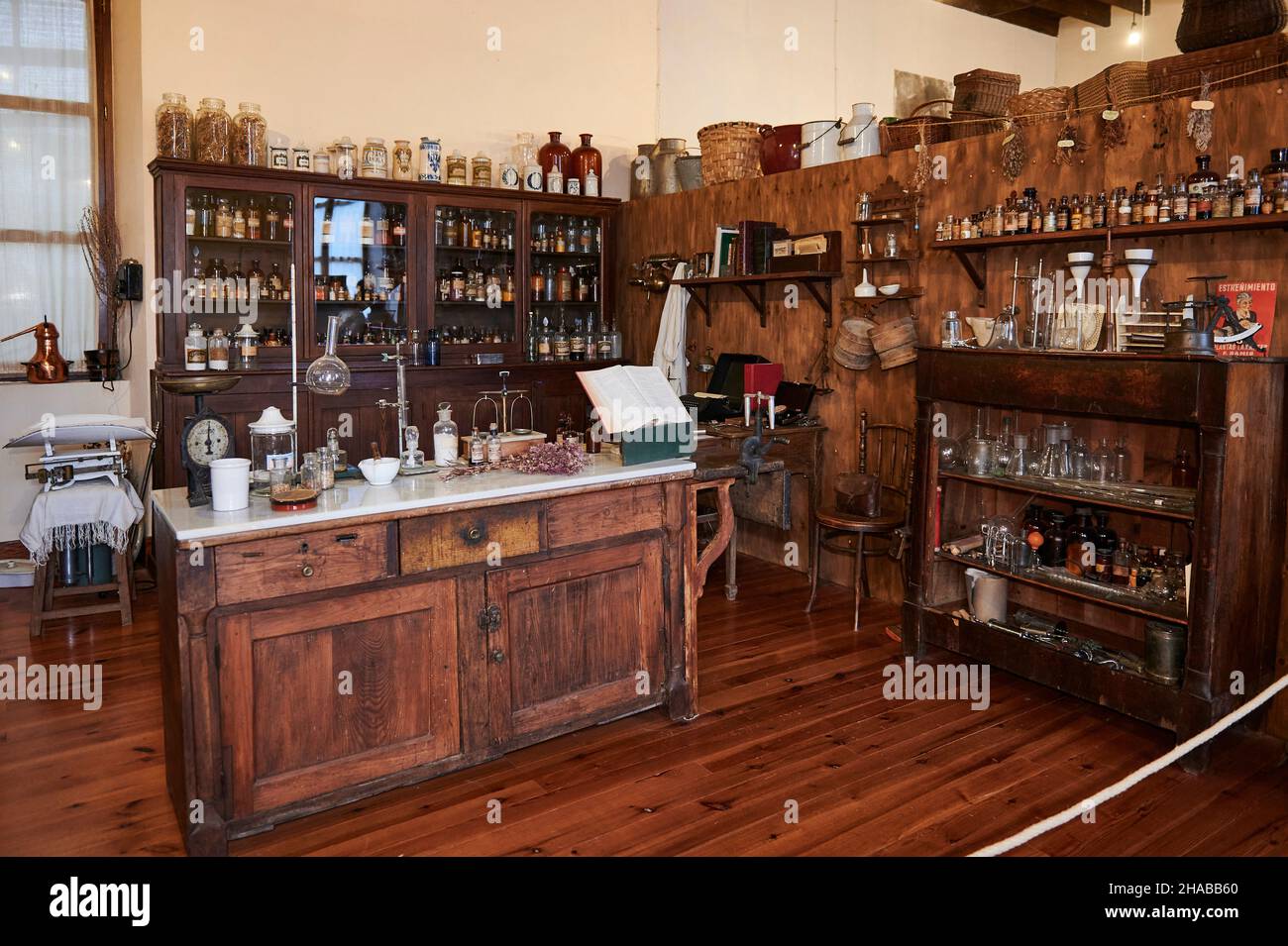 Old pharmacy hi-res stock photography and images - Alamy