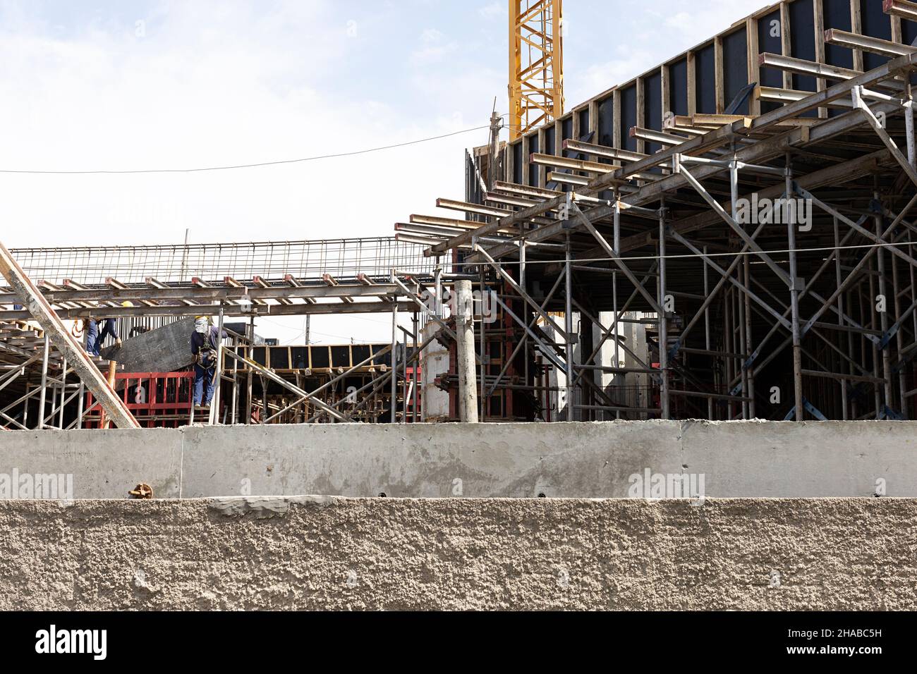 Building facade under construction concrete wood Stock Photo - Alamy