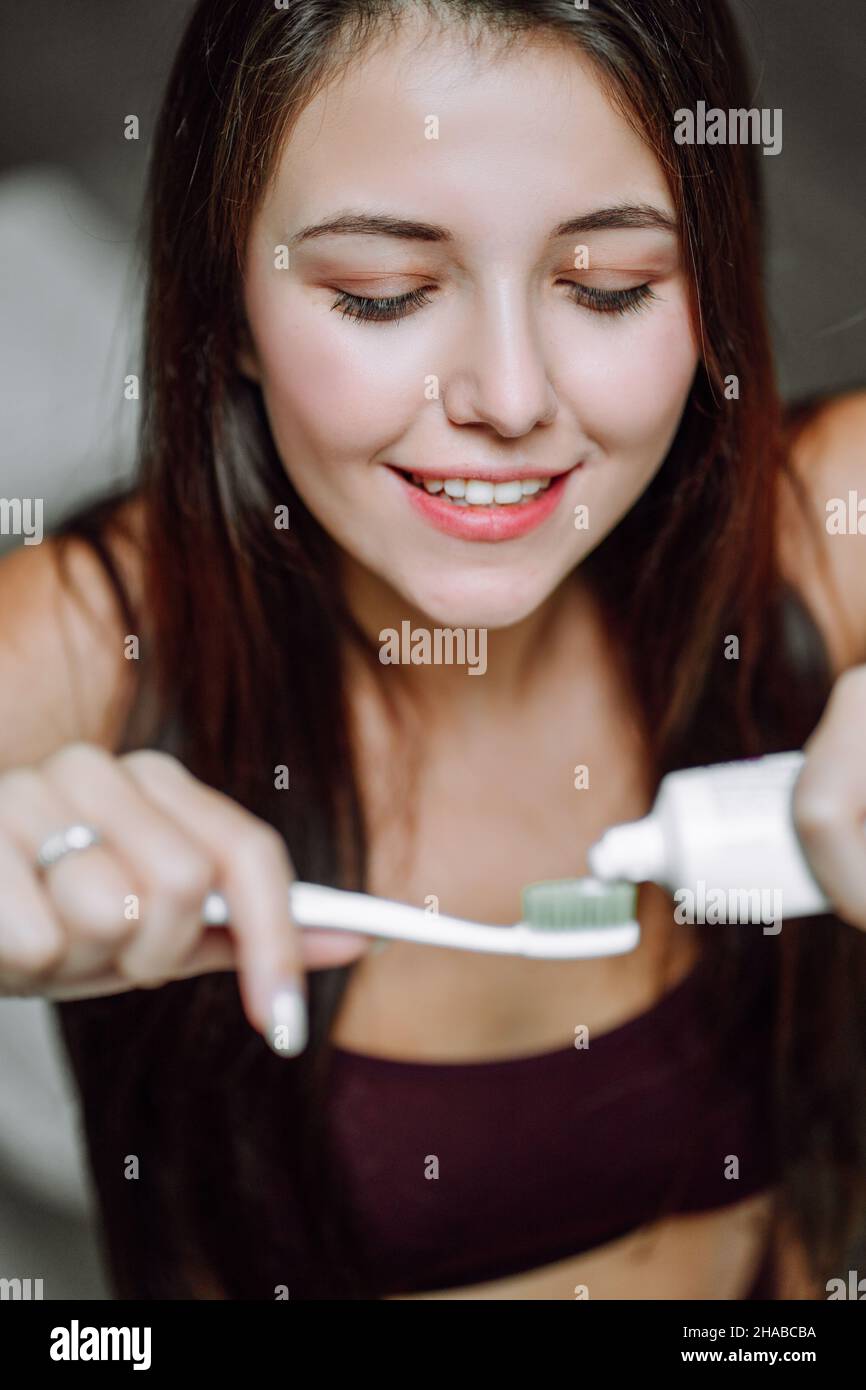 Squeezing toothpaste hi-res stock photography and images - Alamy