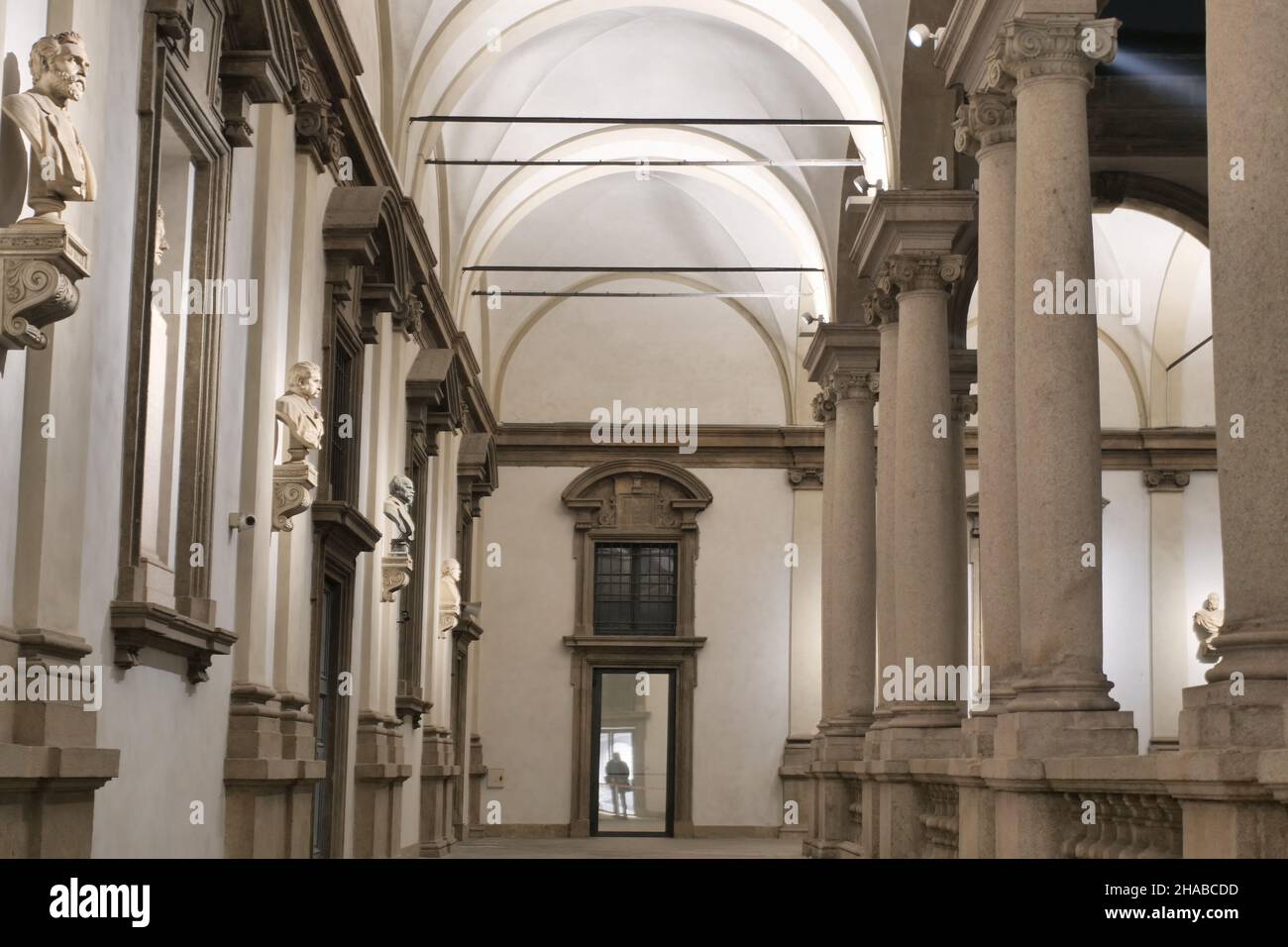 Corridor arch columns exterior hi-res stock photography and images - Alamy