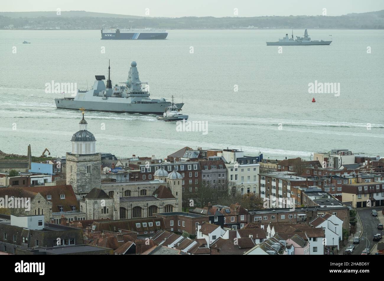 HMS Defender passes Portsmouth Cathedral Stock Photo - Alamy