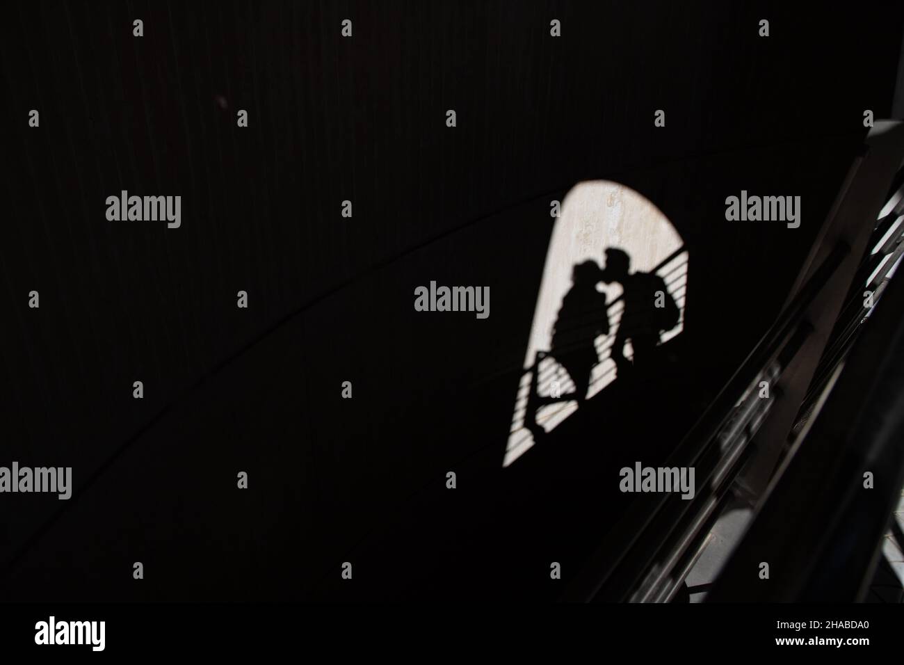 Male shadow kissing hi-res stock photography and images - Alamy