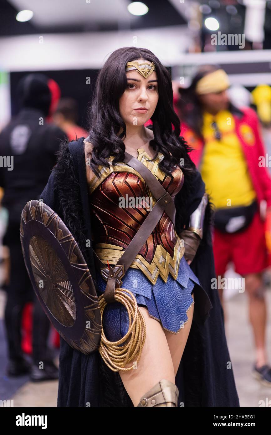 Wonder woman comic book marvel hi-res stock photography and images - Alamy