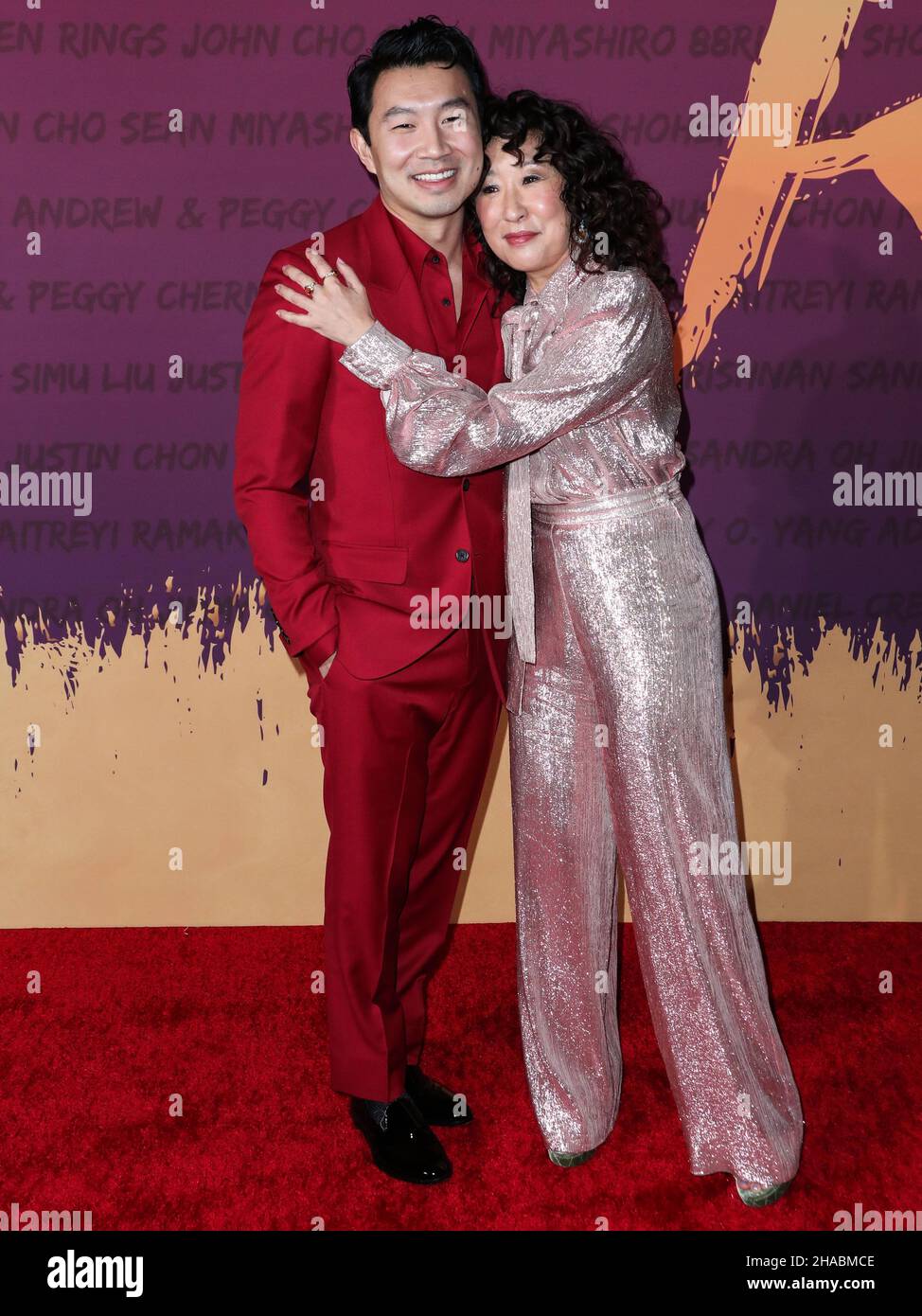 BEVERLY HILLS, LOS ANGELES, CALIFORNIA, USA - DECEMBER 11: Actor Simu ...