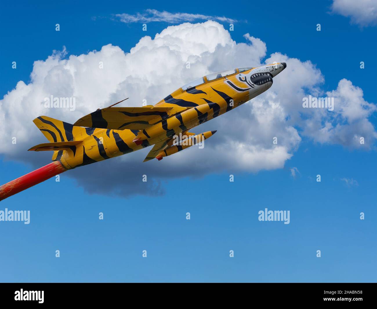 Pilot flying fighter jet hi-res stock photography and images - Alamy