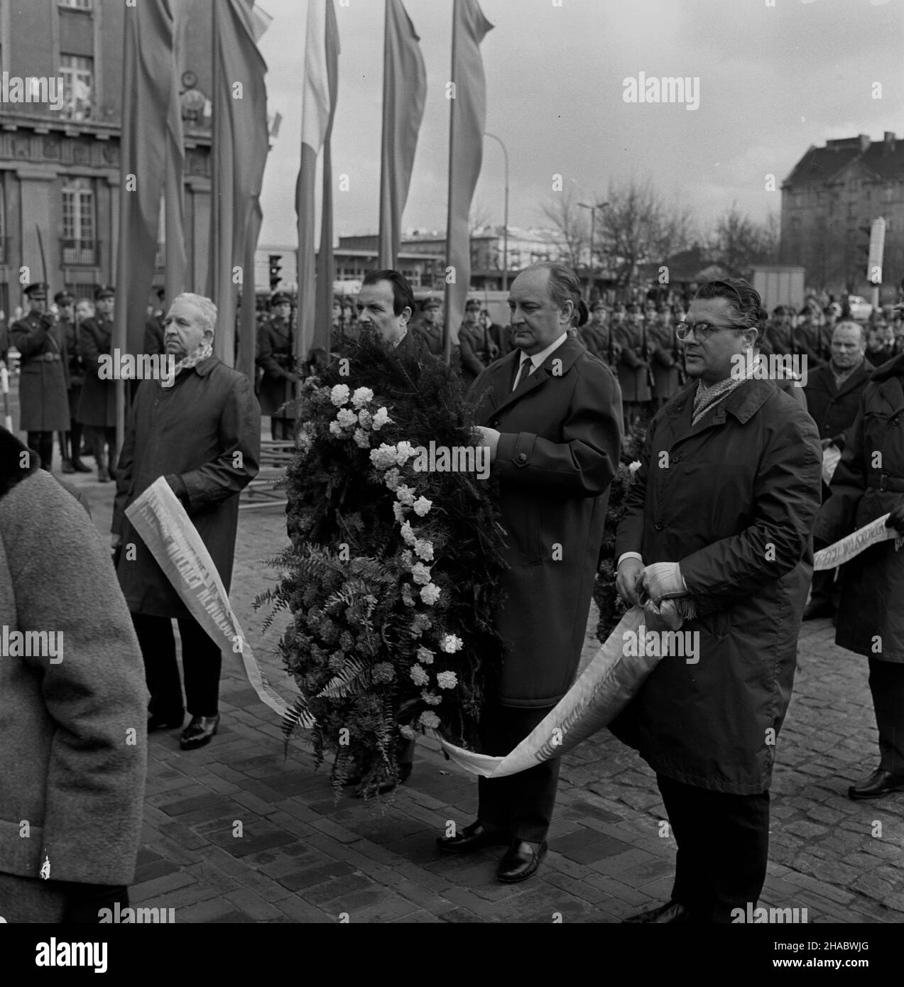 Warszawa, 1969-11-07. Obchody 52 rocznicy rewolucji paŸdziernikowej ...