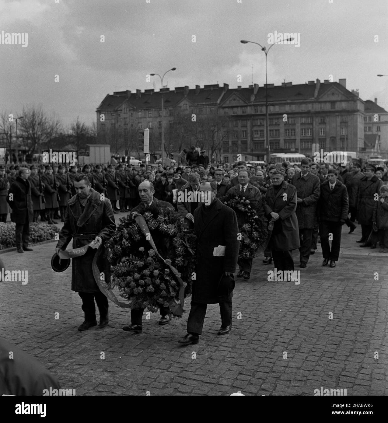 Warszawa, 1969-11-07. Obchody 52 rocznicy rewolucji paŸdziernikowej ...