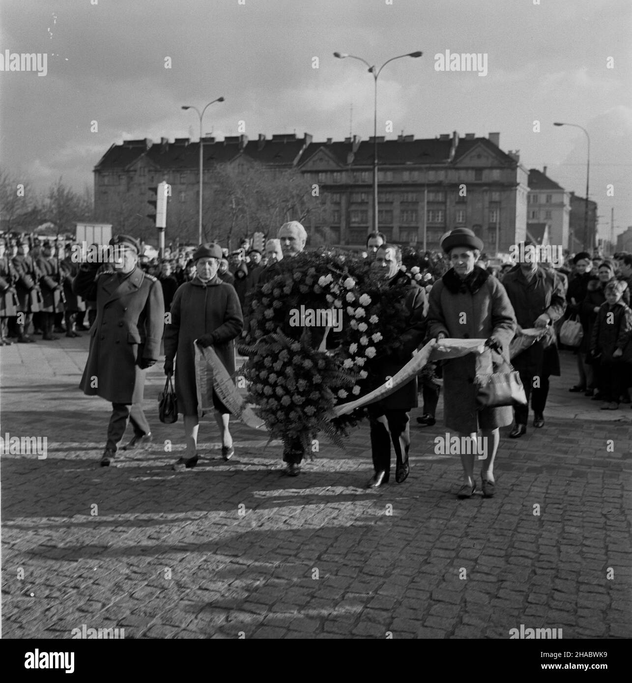 Warszawa, 1969-11-07. Obchody 52 rocznicy rewolucji paŸdziernikowej ...
