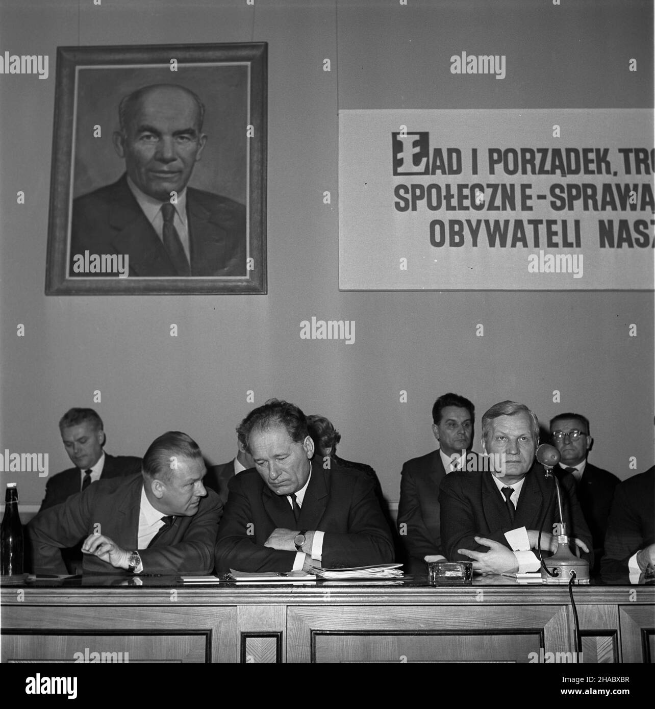 Konsultowac hi-res stock photography and images - Alamy