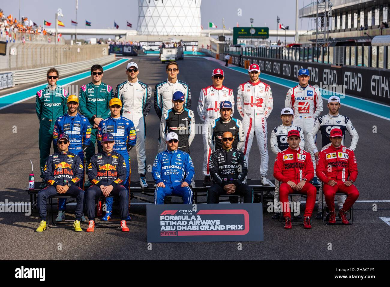 F1 drivers group photo during the Formula 1 Etihad Airways Abu Dhabi ...