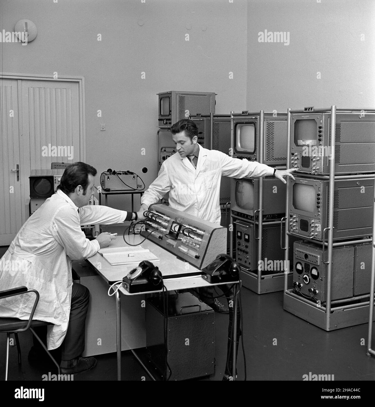 1960 television station hi-res stock photography and images - Alamy