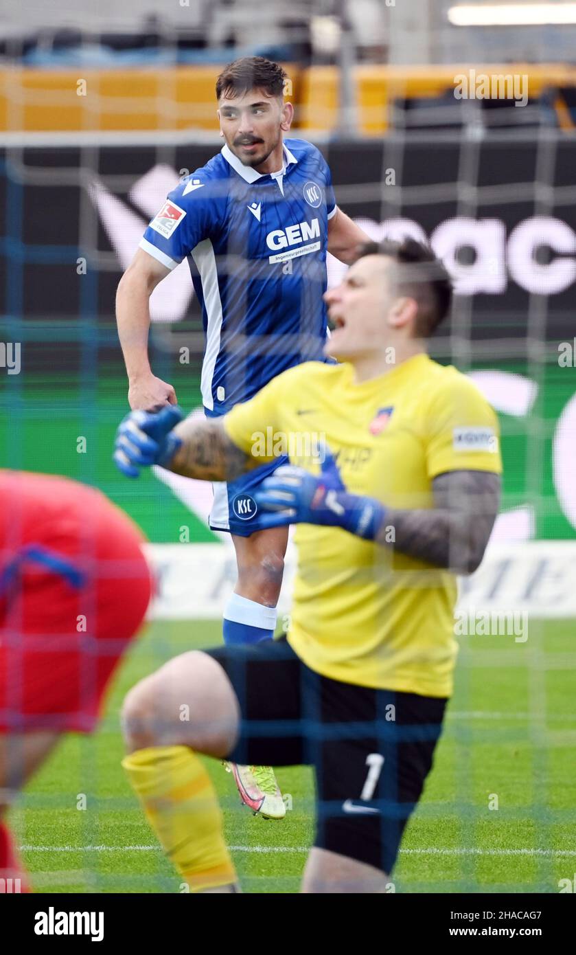 Karlsruhe, Germany. 12th Dec, 2021. Football: 2nd Bundesliga ...