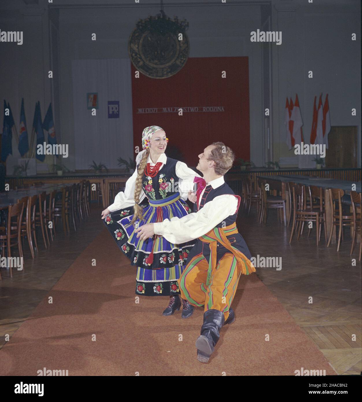 Lowicki stroj ludowy hi-res stock photography and images - Alamy