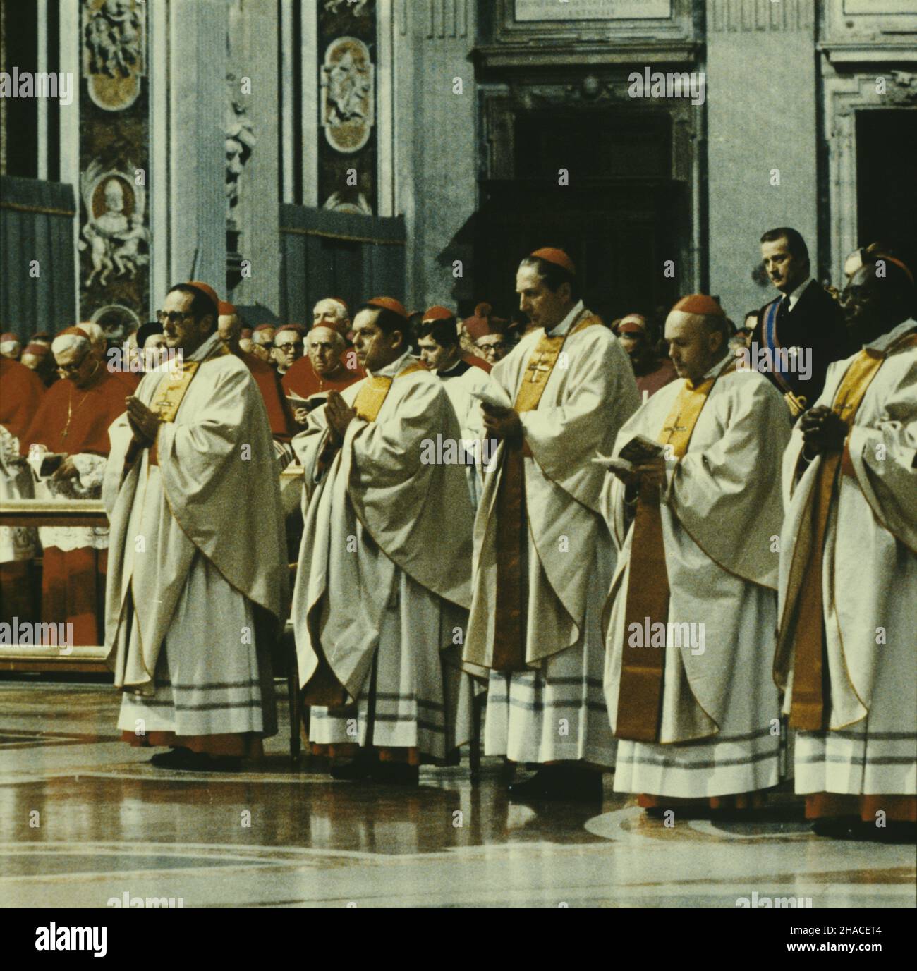 Kardynal nominat hi-res stock photography and images - Alamy