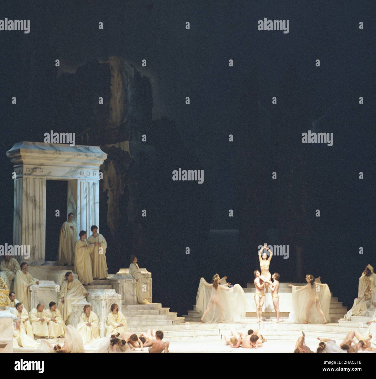 Warszawa 20.02.1983. Teatr Wielki. Premiera opery Król Roger Karola ...