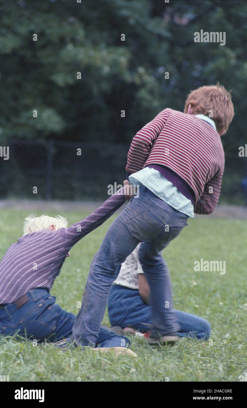 Szczyrzyc 08.1984. Letnie kolonie dla dzieci i m³odzie¿y. js PAP/Jerzy ...