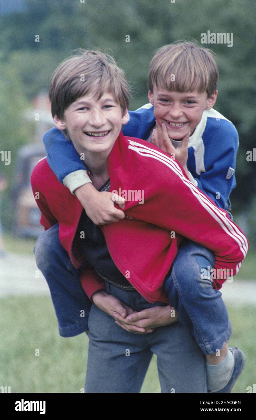 Szczyrzyc 08.1984. Letnie kolonie dla dzieci i m³odzie¿y. js PAP/Jerzy ...