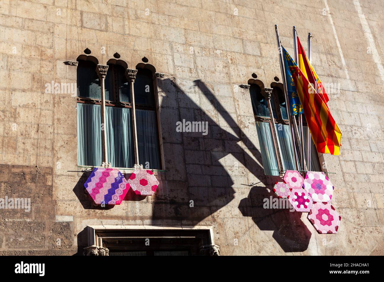 Majestic building with flags hi-res stock photography and images - Alamy