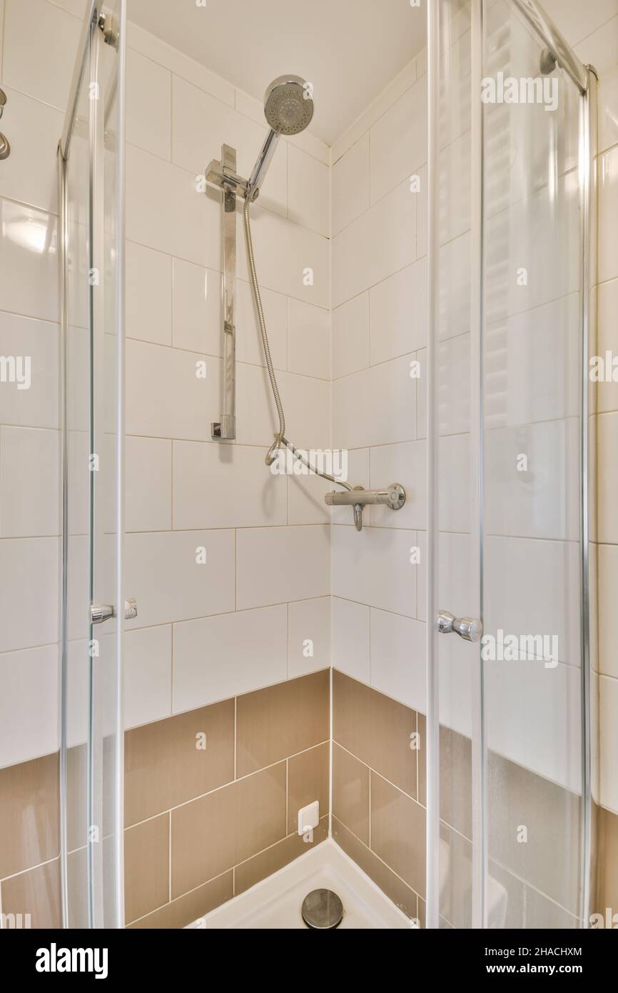 Enclosed walk in shower hi-res stock photography and images - Alamy