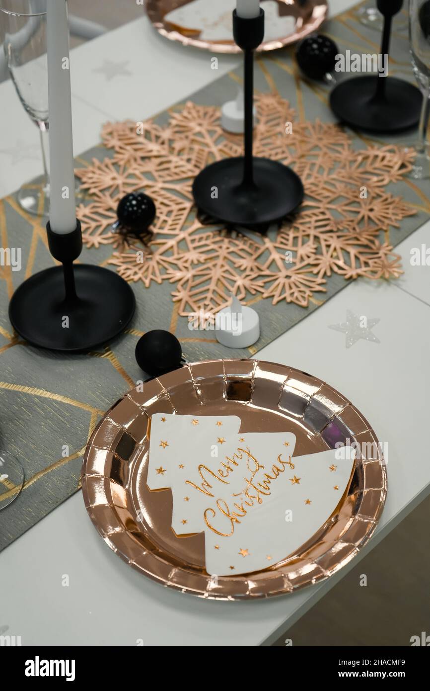 Disposable plates hi-res stock photography and images - Alamy