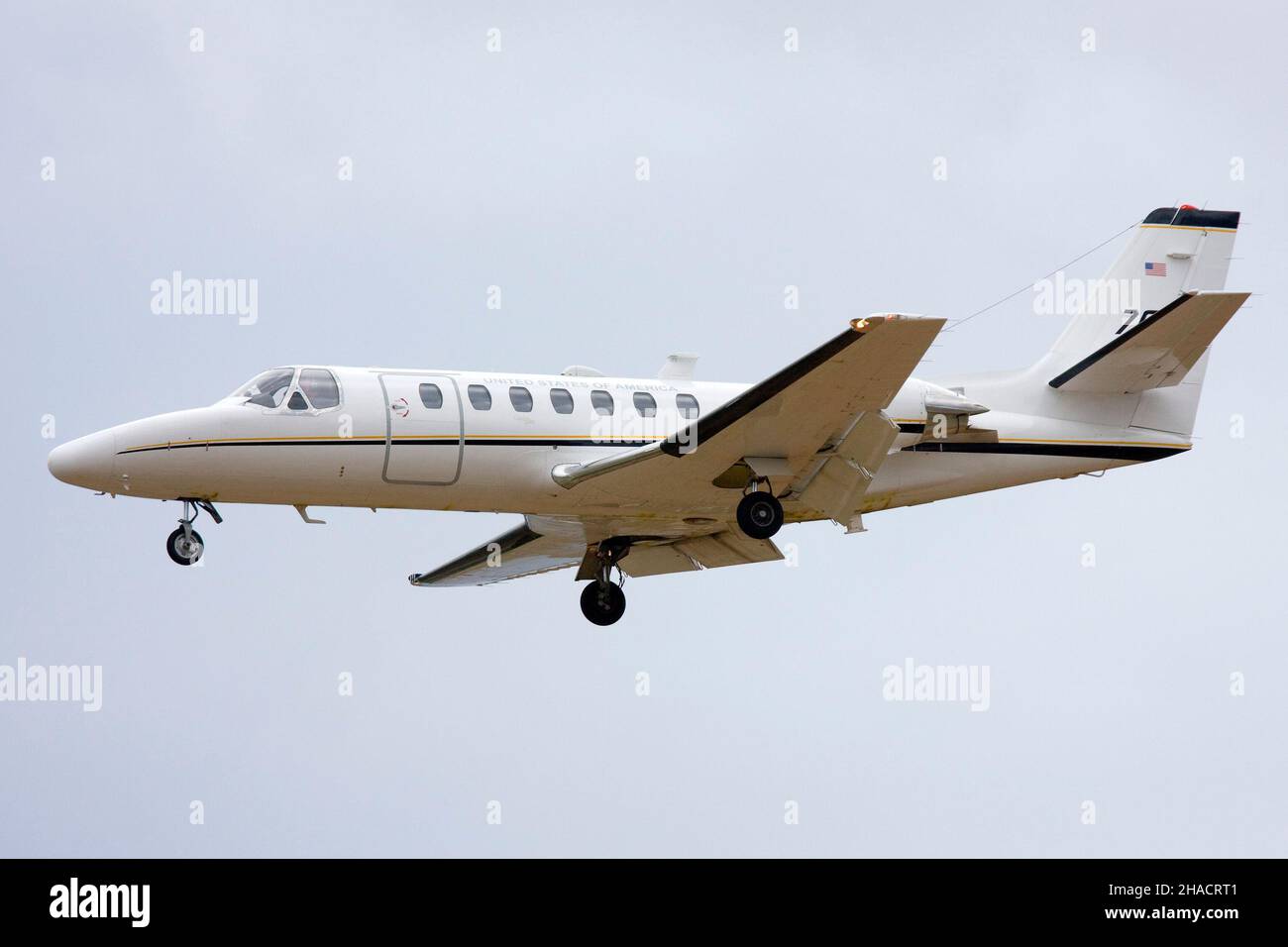 US Army Cessna UC-35A Citation Ultra (560) on finals runway 31 Stock ...