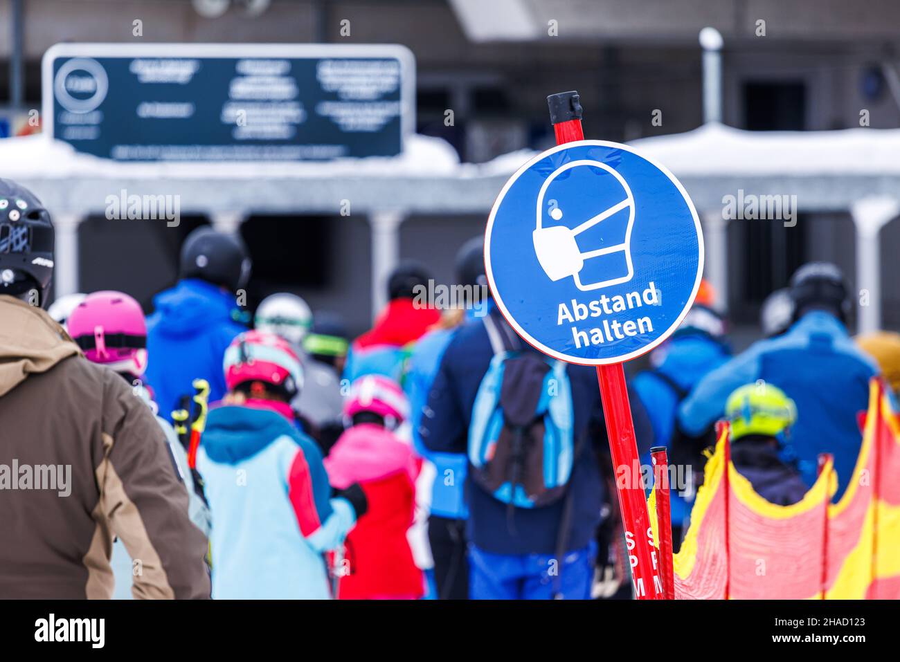 12 December 2021, Baden-Wuerttemberg, Feldberg: A sign with a pictogram ...