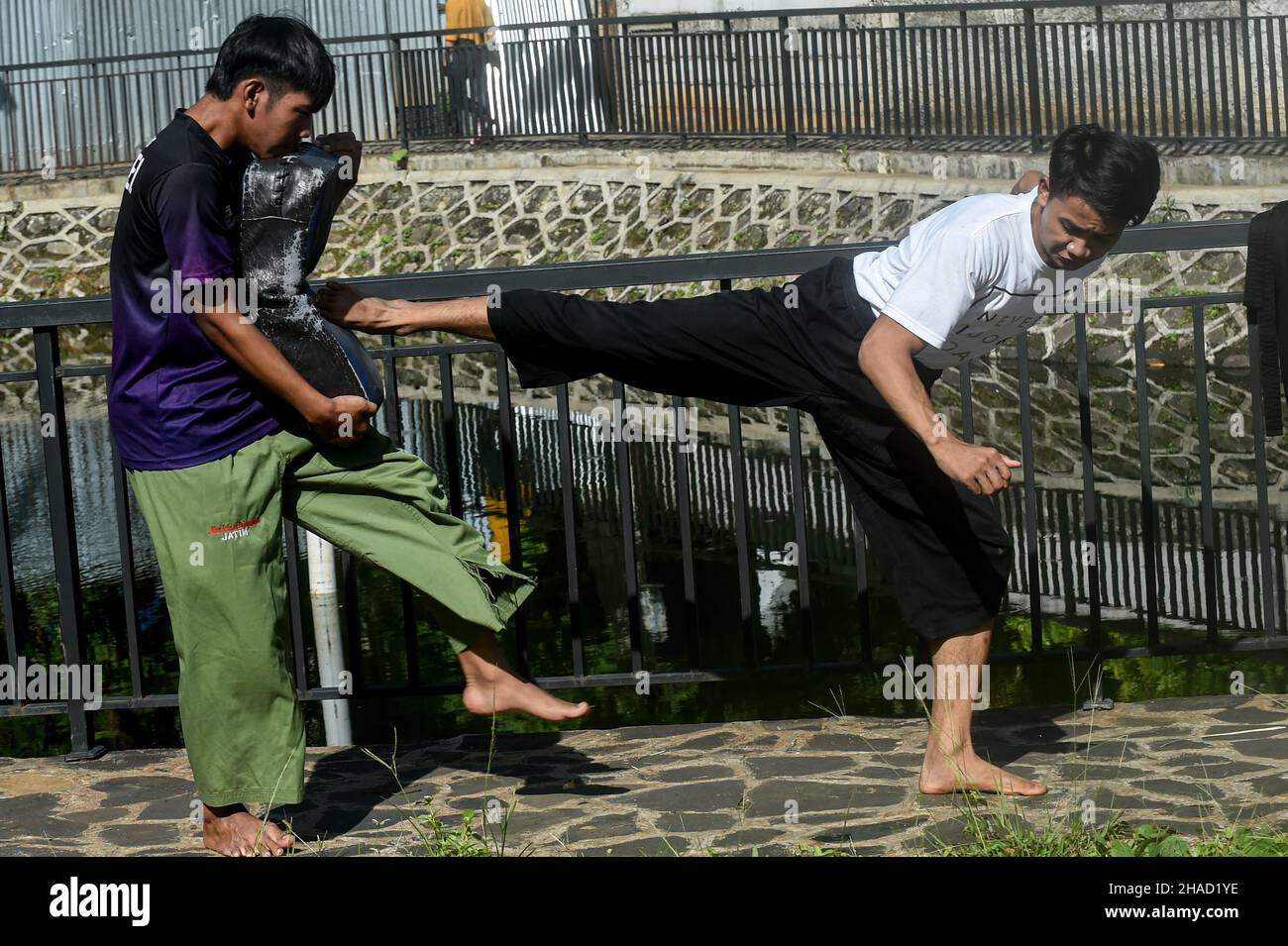 South Tangerang, Indonesia. 12th Dec, 2021. Participants practice prior ...