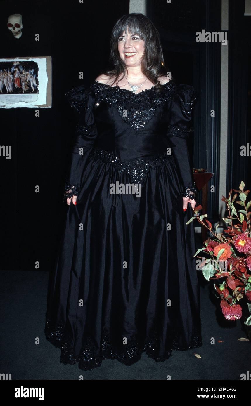 Anne Rice signing her new book "The Vampire Armand" at Barnes & Noble ...