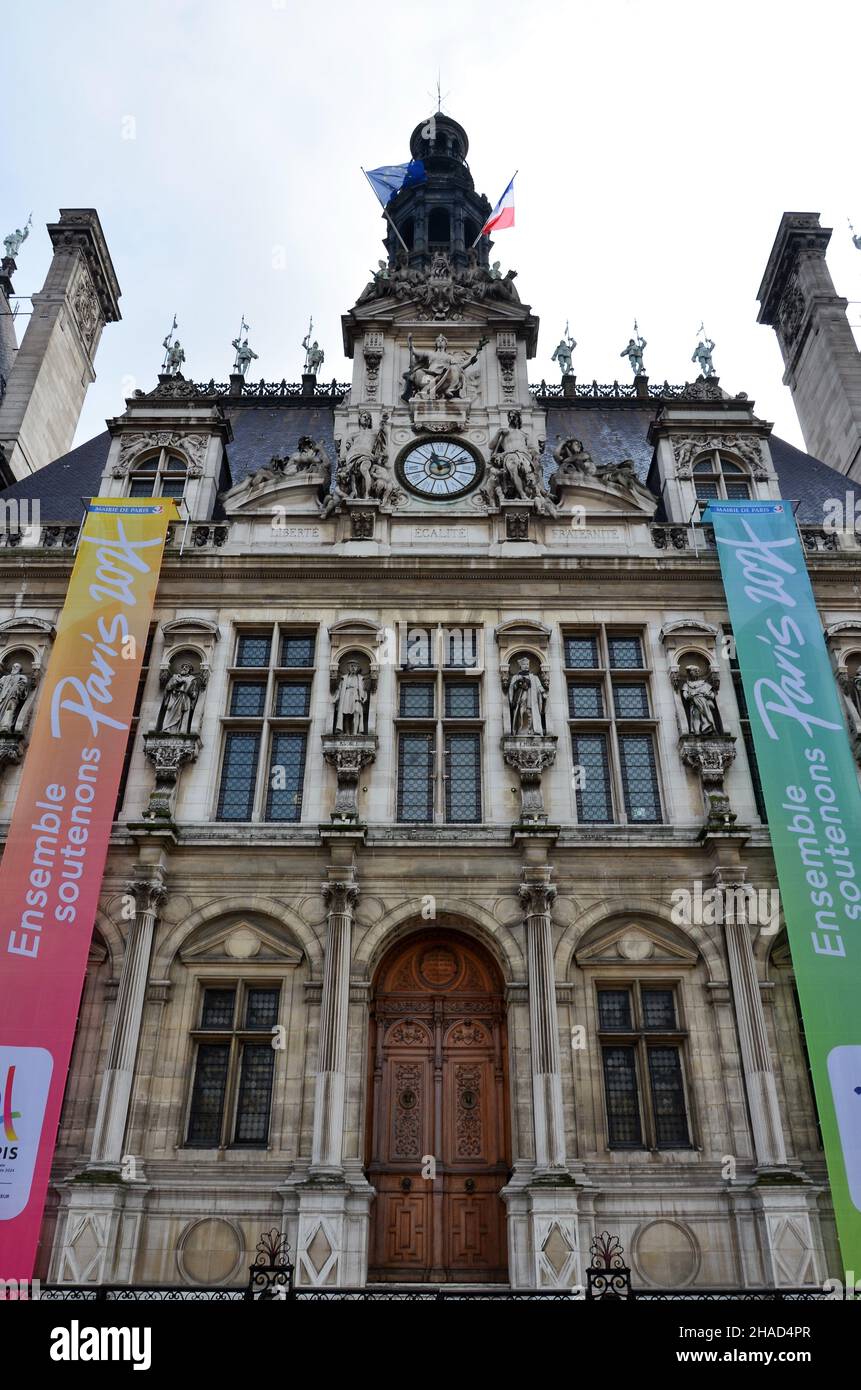 the facade of the city hall of Paris Stock Photo - Alamy