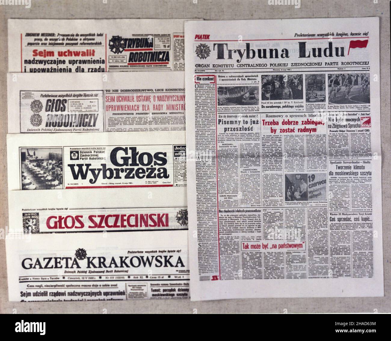 Prasa codzienna hi-res stock photography and images - Alamy