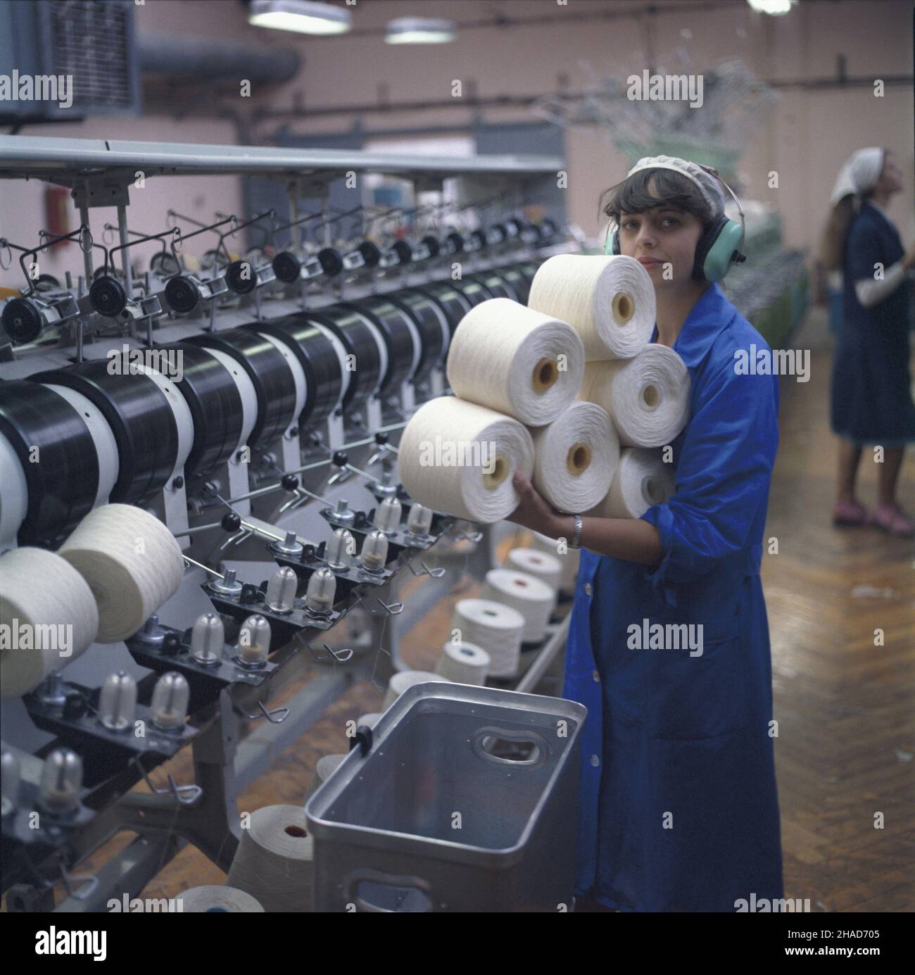 Brzozów 10.1988. Zak³ady Przemys³u Pasmanteryjnego. js PAP/Jerzy ...