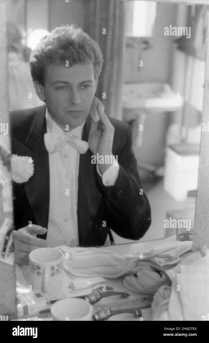 Warszawa 1988-11-01. Teatr Ateneum. Przedstawienie "Hemar piosenki i ...