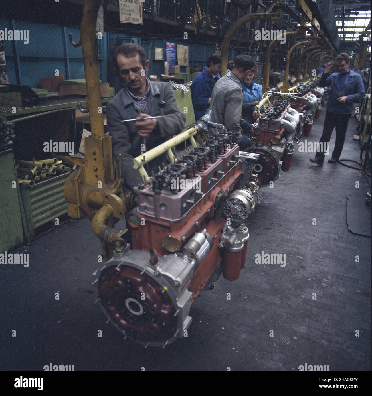 Fabryka silnikow hi-res stock photography and images - Alamy