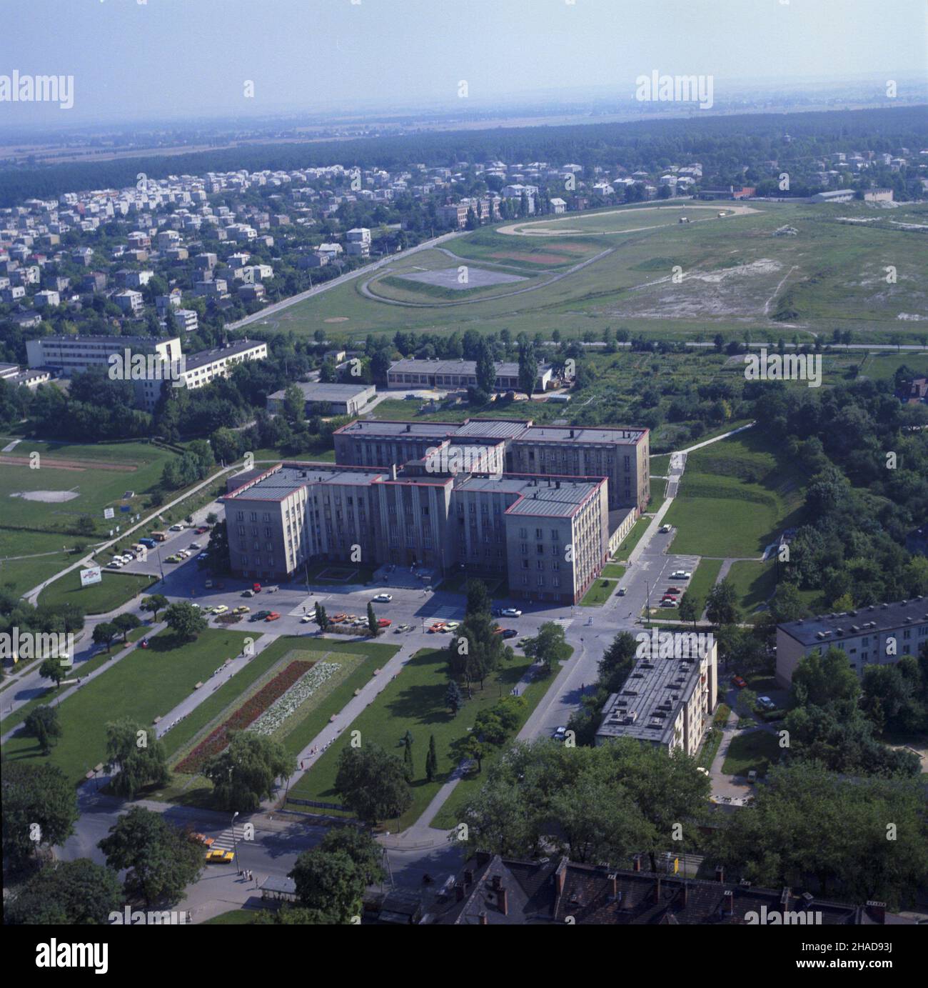 Che³m 07.1989. Siedziba Urzêdu Wojewódzkiego przy placu Niepodleg³oœci ...