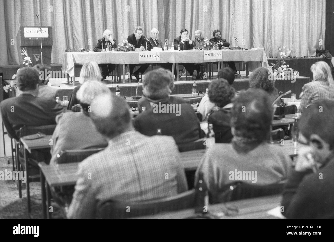 Warszawa 20.11.1990. Przewodnicz¹cy domu aukcyjnego Sotheby's Alexander ...