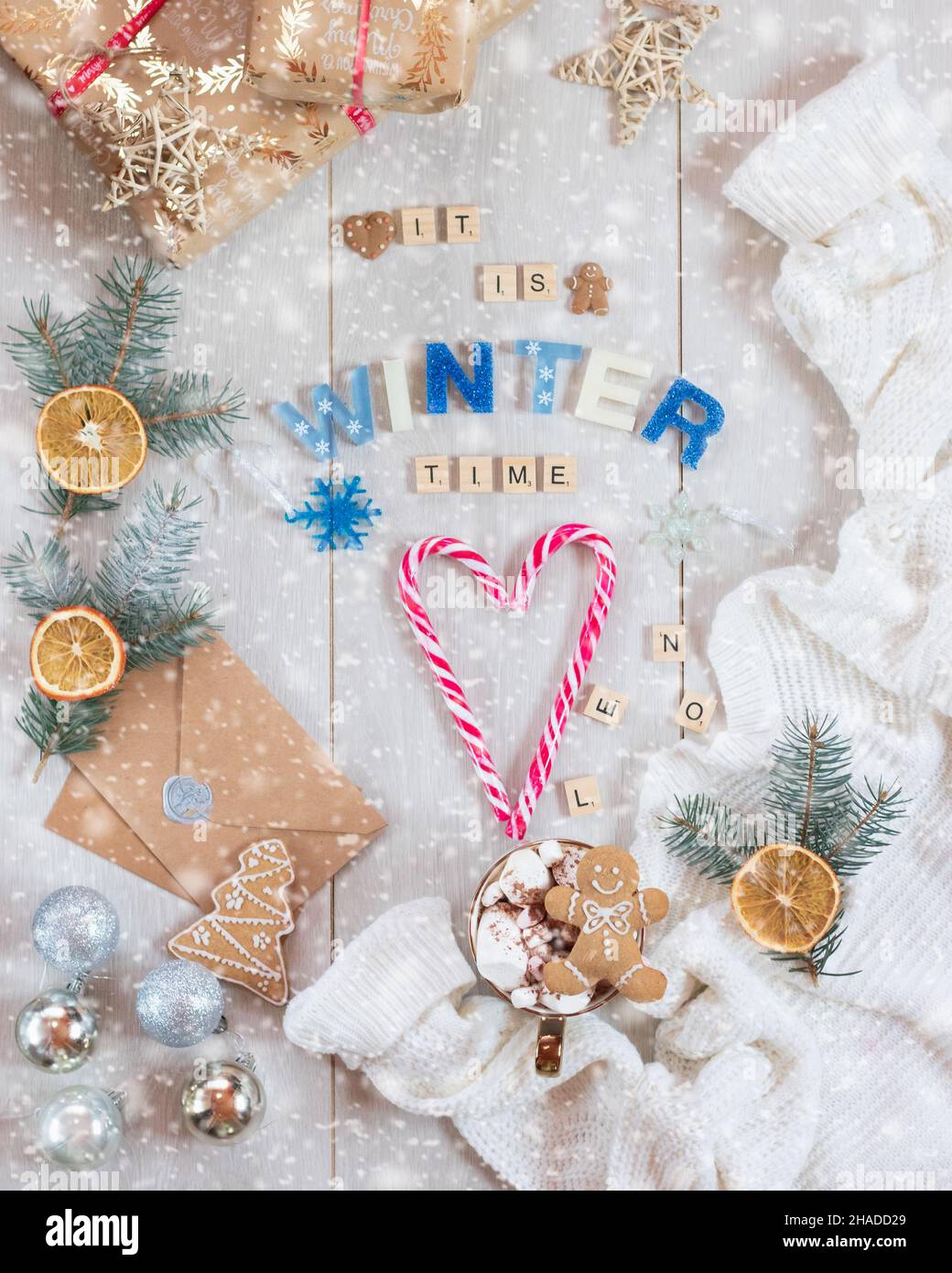 Snow overlay hi-res stock photography and images - Alamy