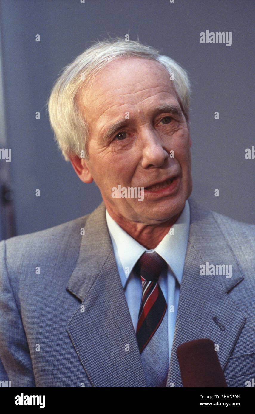 Warszawa 15.12.1992. W Belwederze debata telewizyjna prezydenta RP ...