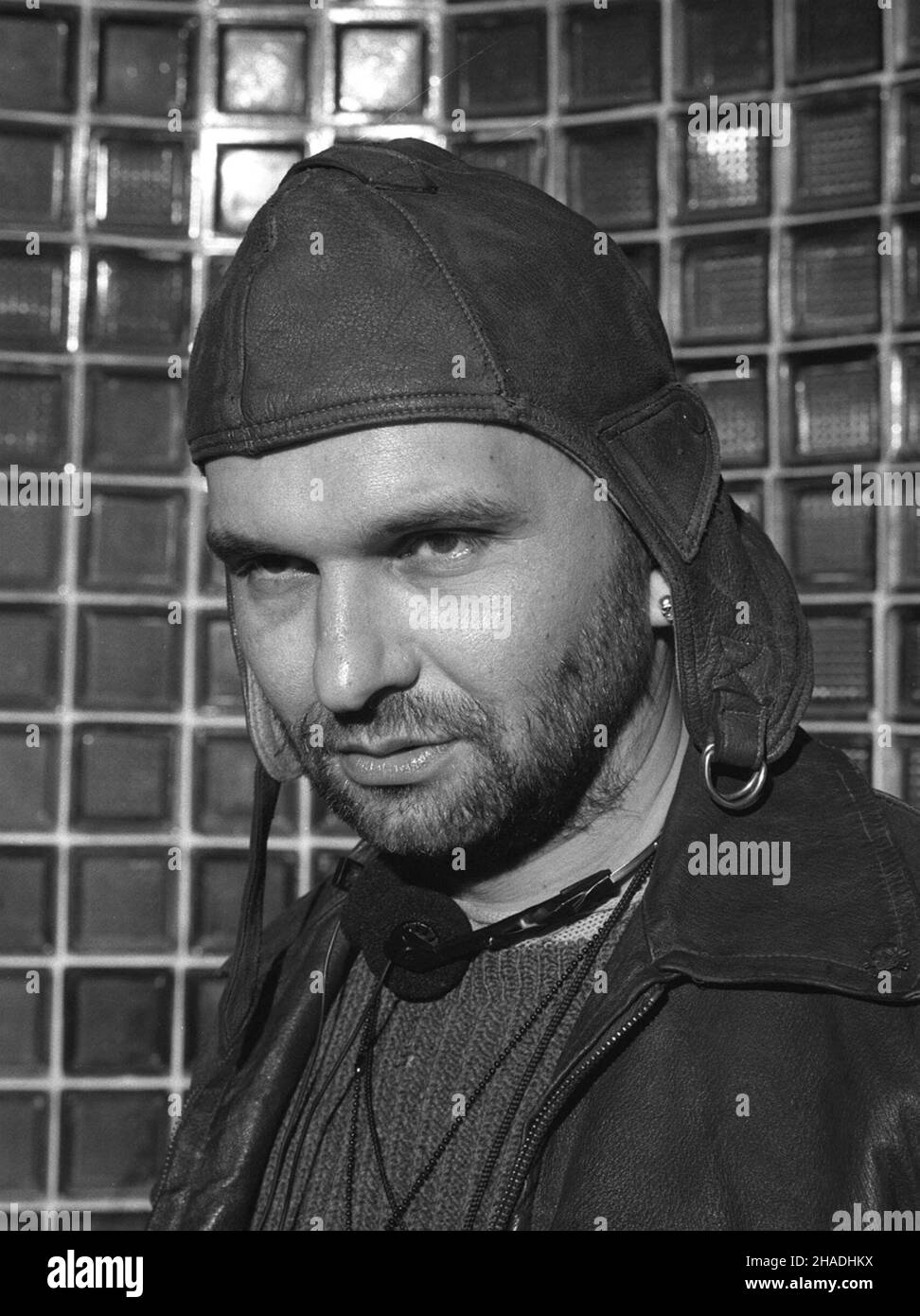 -, 12.06.1993. Mariusz Czajka - aktor. (mr) PAP/Witold Rozmys³owicz ...