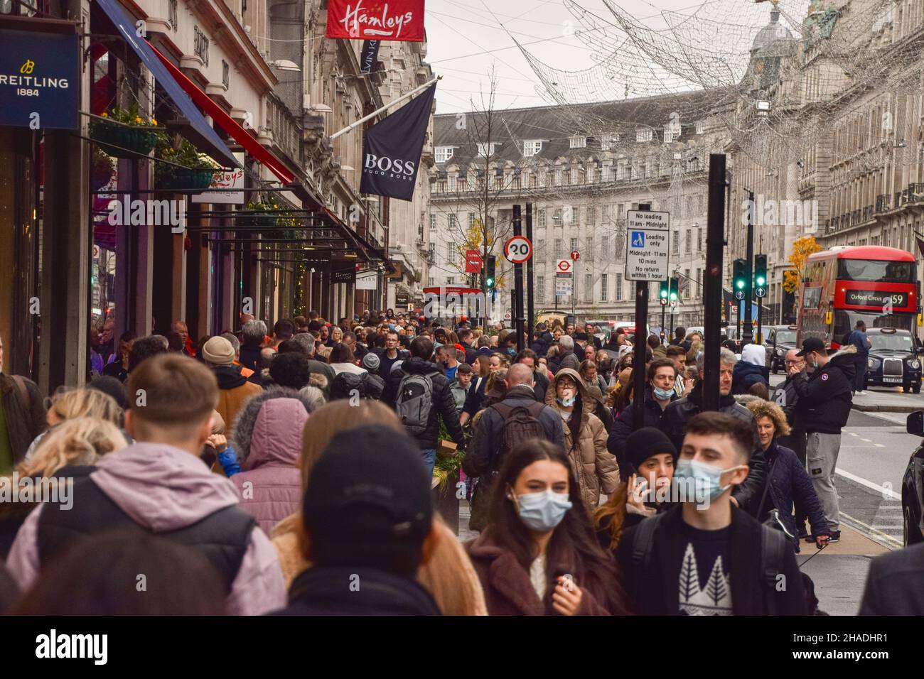Daily life london oxford street hi-res stock photography and images - Alamy