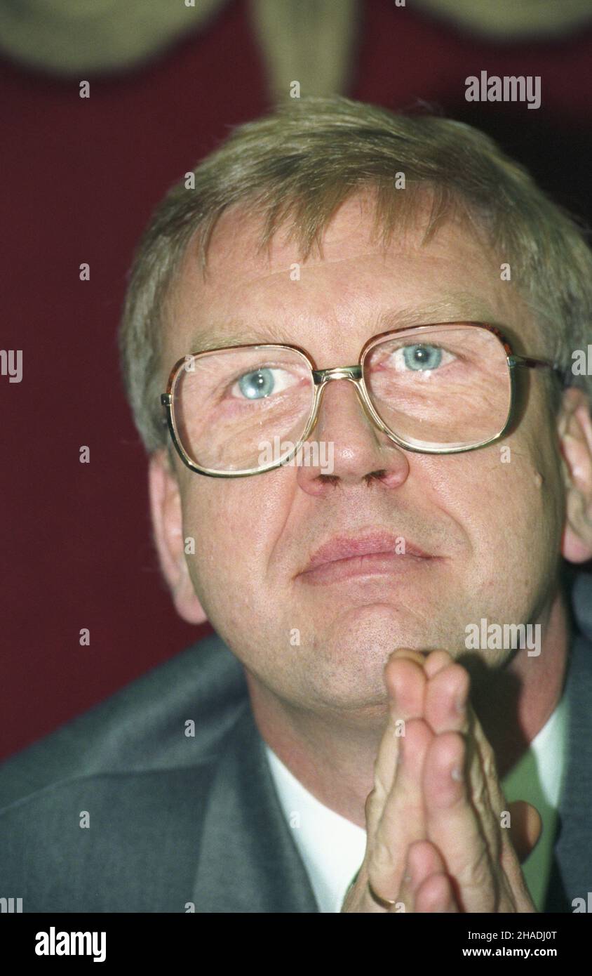 Warszawa 01.07.1993. Przewodnicz¹cy Krajowej Rady Radiofonii i ...