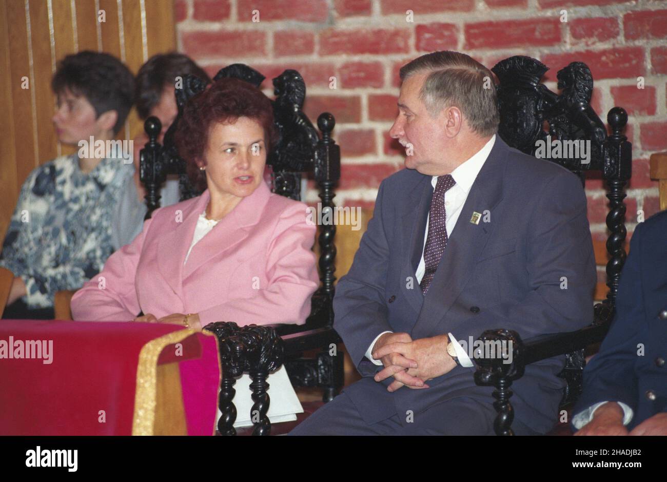 Prezydent rzeczypospolitej polskiej hi-res stock photography and images ...