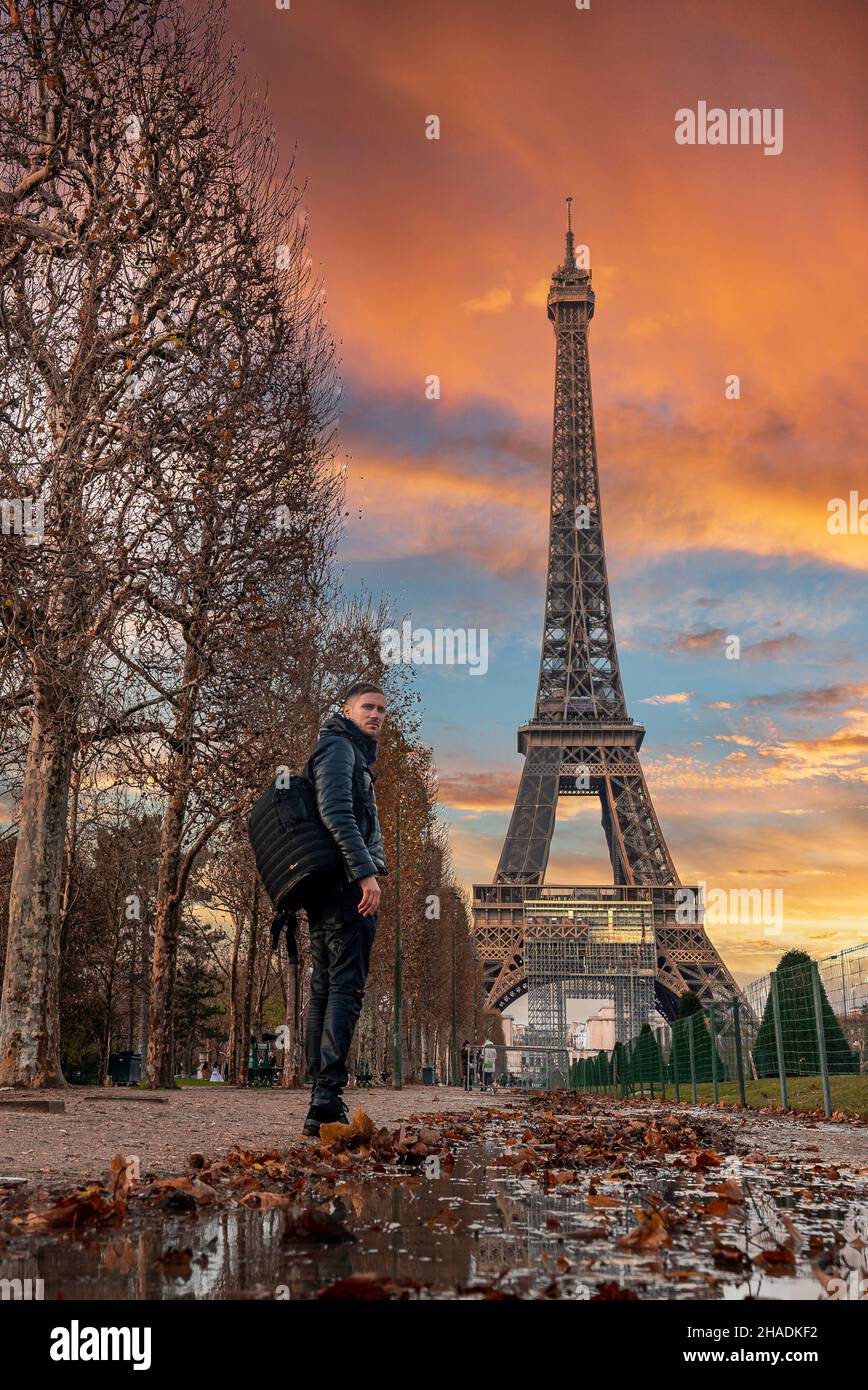 Paris skyline eiffel tower young hi-res stock photography and images - Alamy