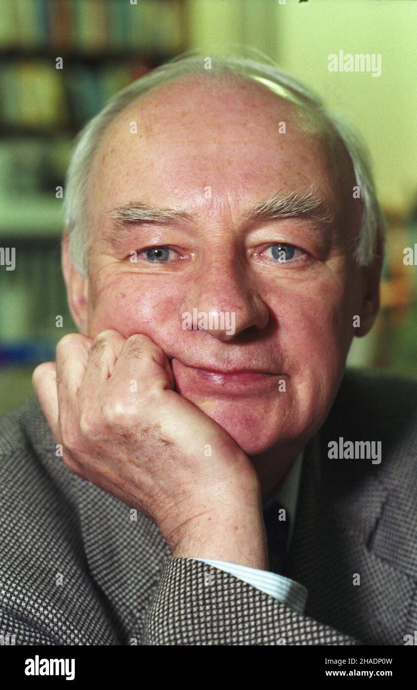 Warszawa 02.12.1993. Polski pisarz i publicysta Jacek Bocheñski na ...