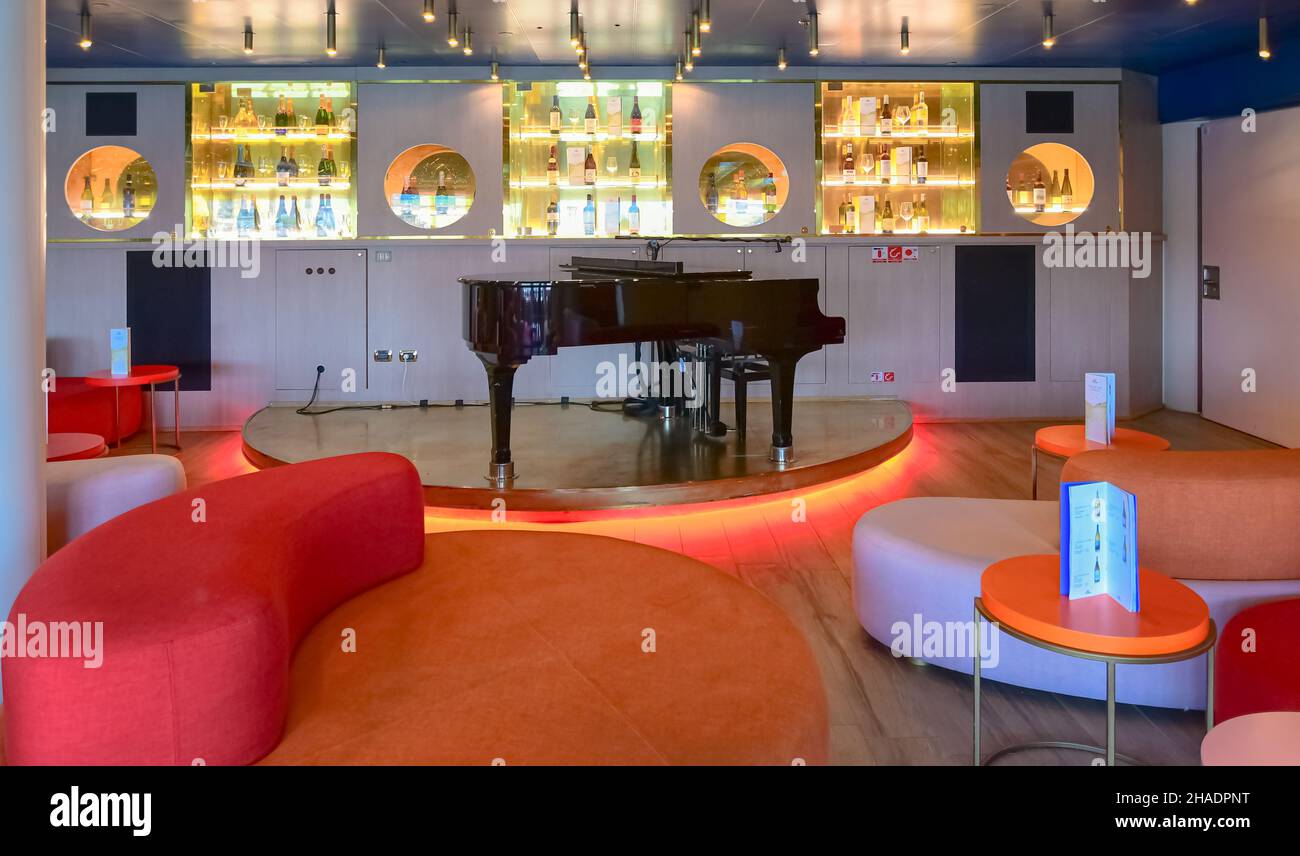 View of the piano bar Conte Rosso inside the cruise ship Costa Fortuna ...