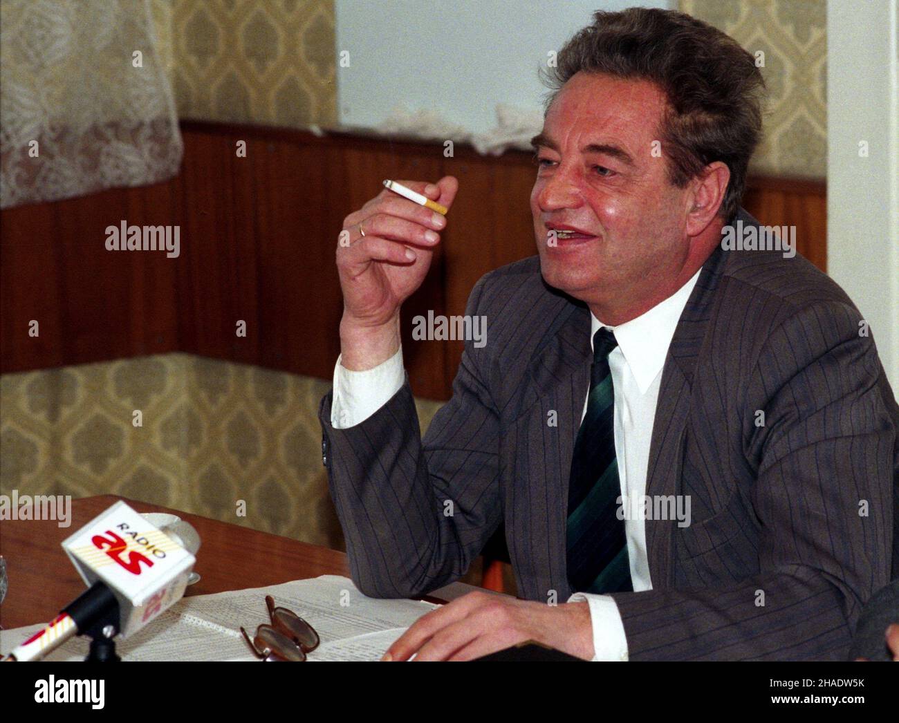 Szczecin 22.02.1994. Komendant wojewódzki policji inspektor Jerzy ...