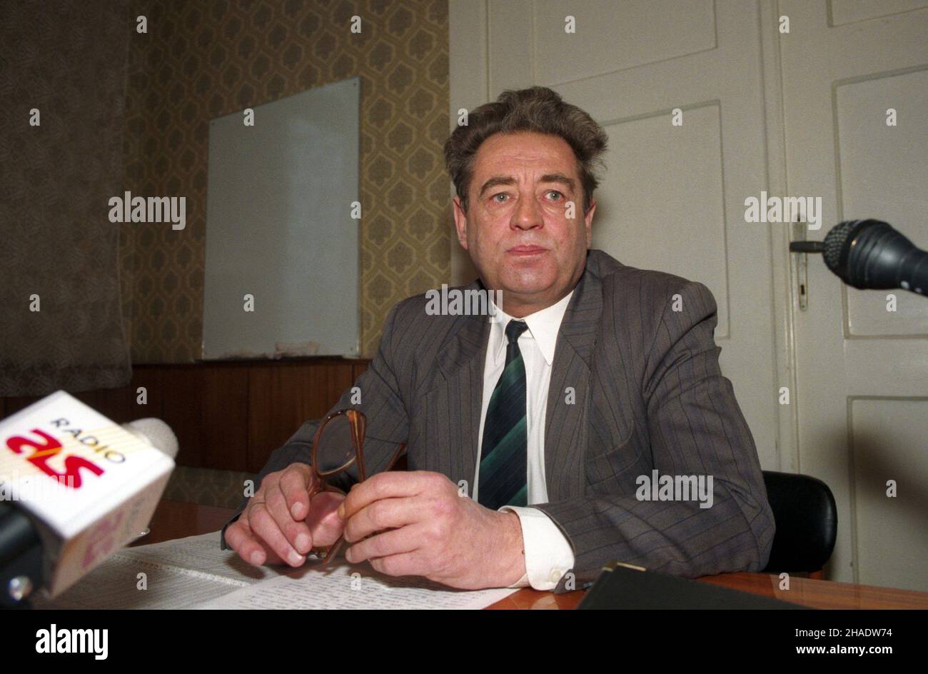Szczecin 22.02.1994. Komendant wojewódzki policji inspektor Jerzy ...