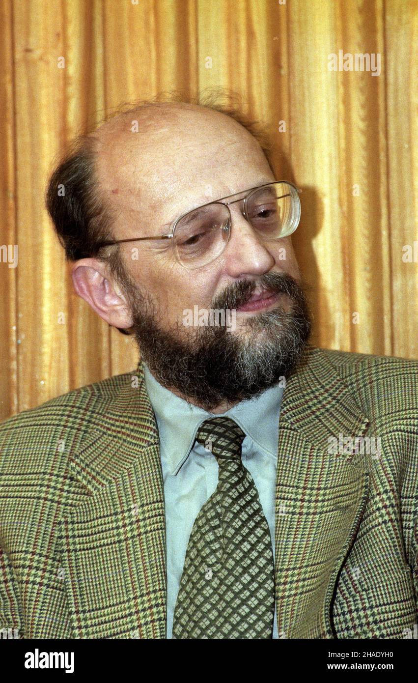 Warszawa, 1995. Adam Krzemiñski - publicysta, laureat nagrody polskiego ...