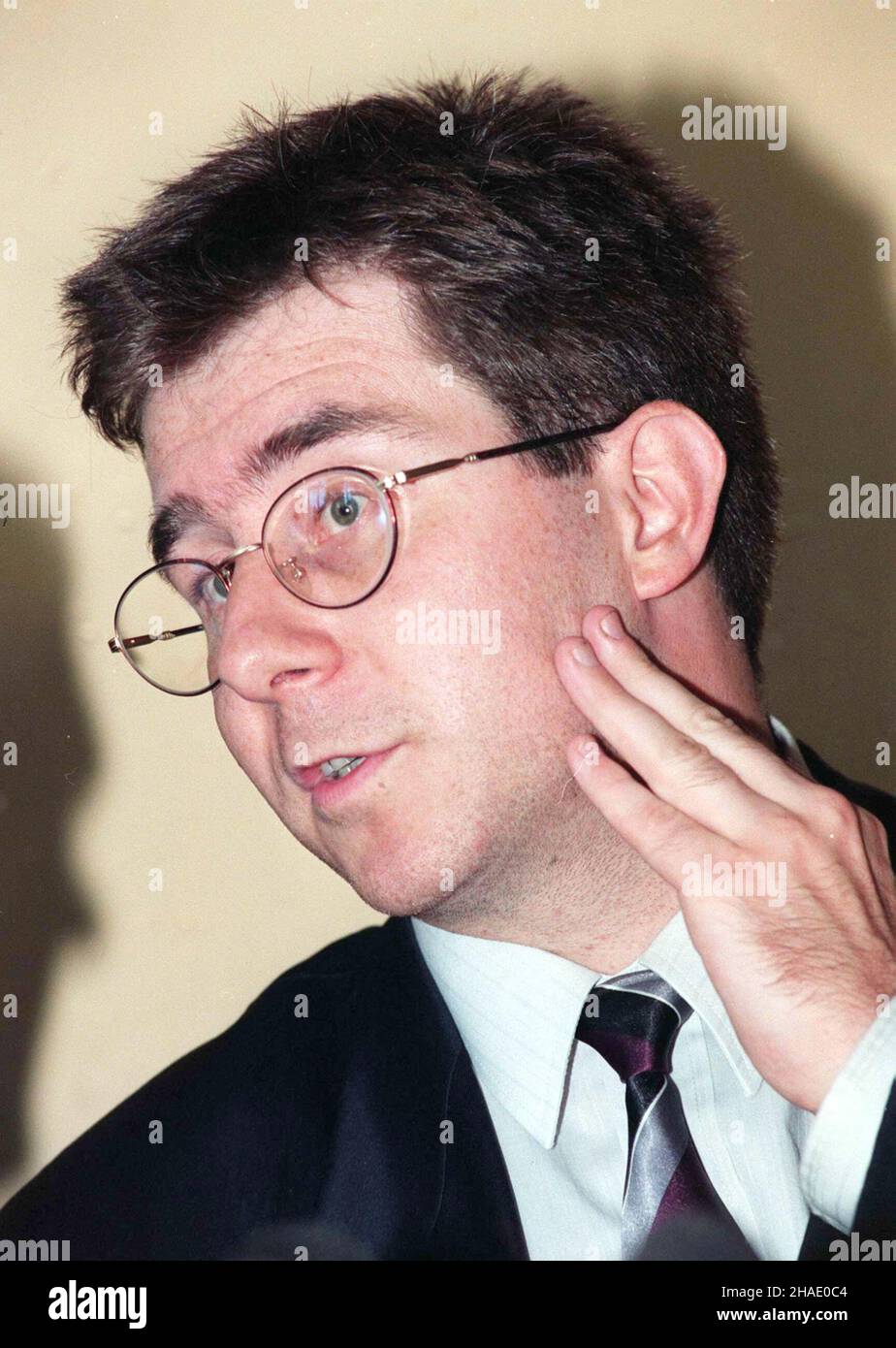 WARSZAWA, 6.08.1995. Ryszard Czernecki /ZChN/ podczas konferencji ...