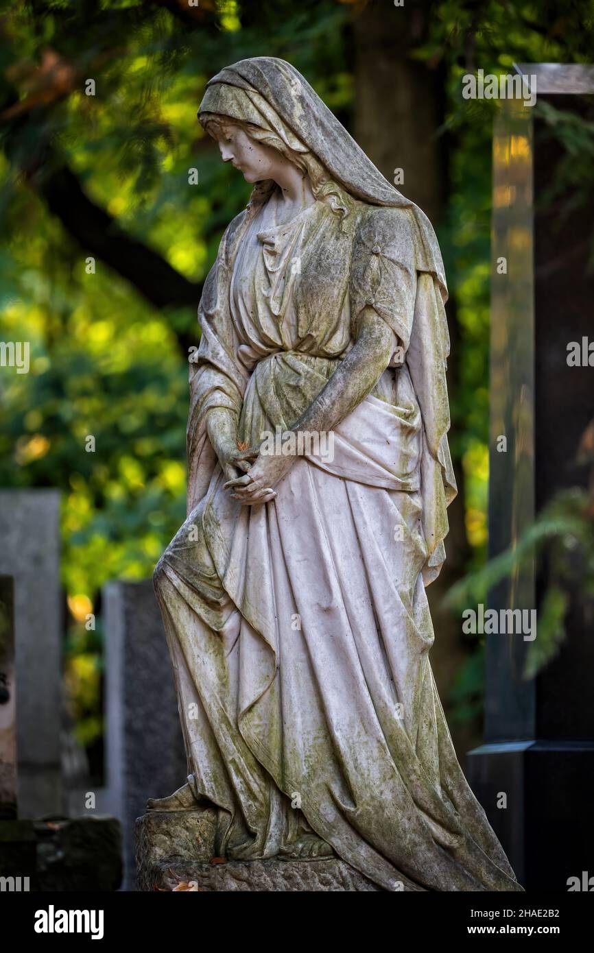 Tomb statue hi-res stock photography and images - Alamy