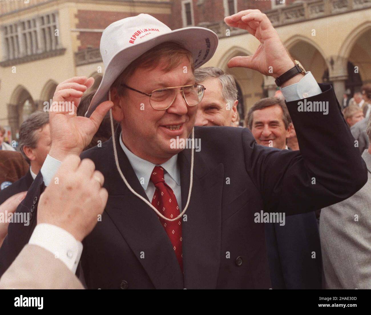 Kraków, 08.09.1995. Kandydat na prezydenta Marek Markiewicz podczas ...